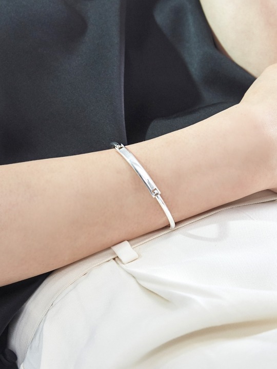 CLASSIC BANGLE BRACELET - 하고