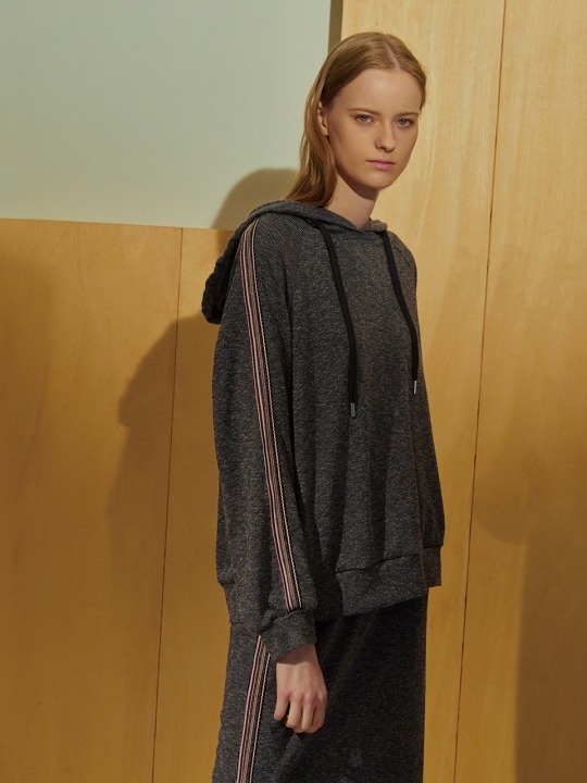 [파이널세일] [조윤희 착용] (RHEA) PINNED STRIPE RAGLAN CO-ORDS HOOD - HAGO(하고)