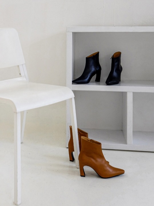 instep stitch point line ankleboots_19 bl - 하고(HAGO)