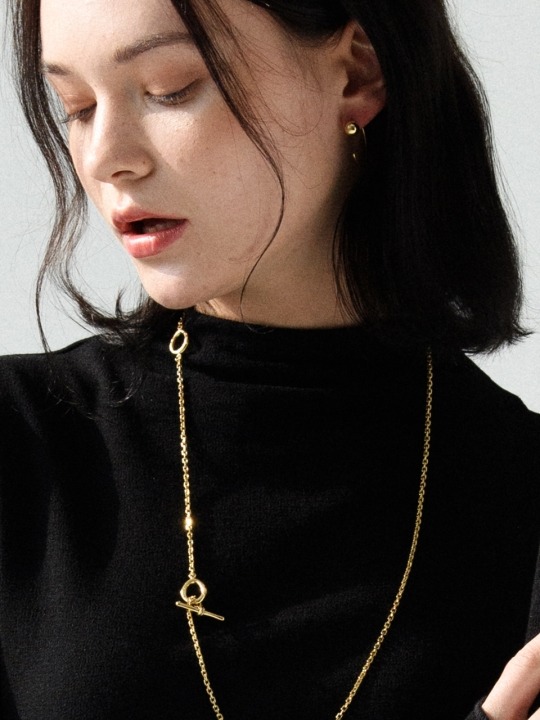 LONG TOGGLE NECKLACE GOLD - 하고(HAGO)