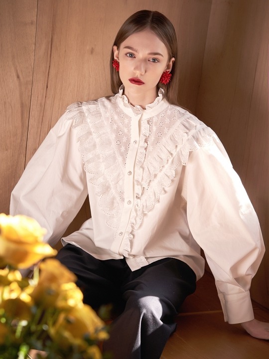 Double V-Line lace Puff Blouse - HAGO(하고)