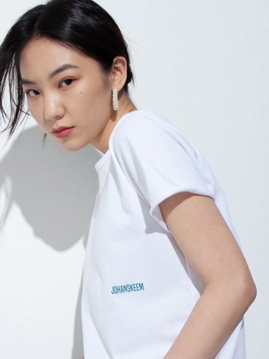 SIGNATURE LOGO BACK-SLIT T-SHIRT - HAGO(하고)