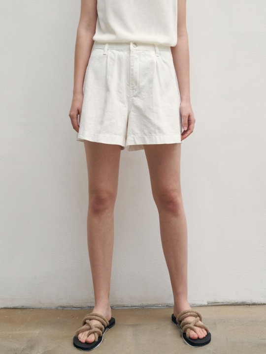 HALF-MOON SHORTS_IVORY - HAGO(하고)