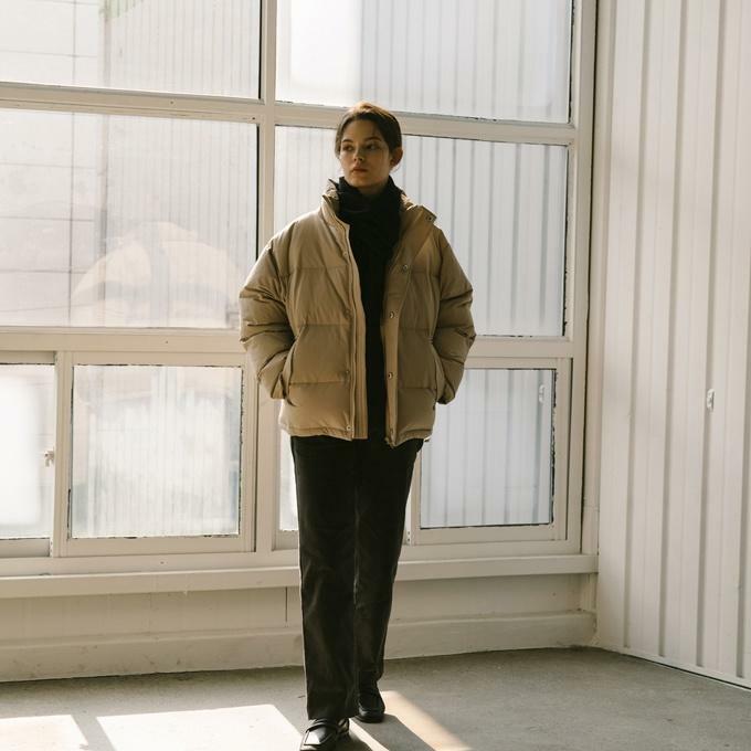 (NEW)Signature Duck down Short Padding - Beige - HAGO(하고)