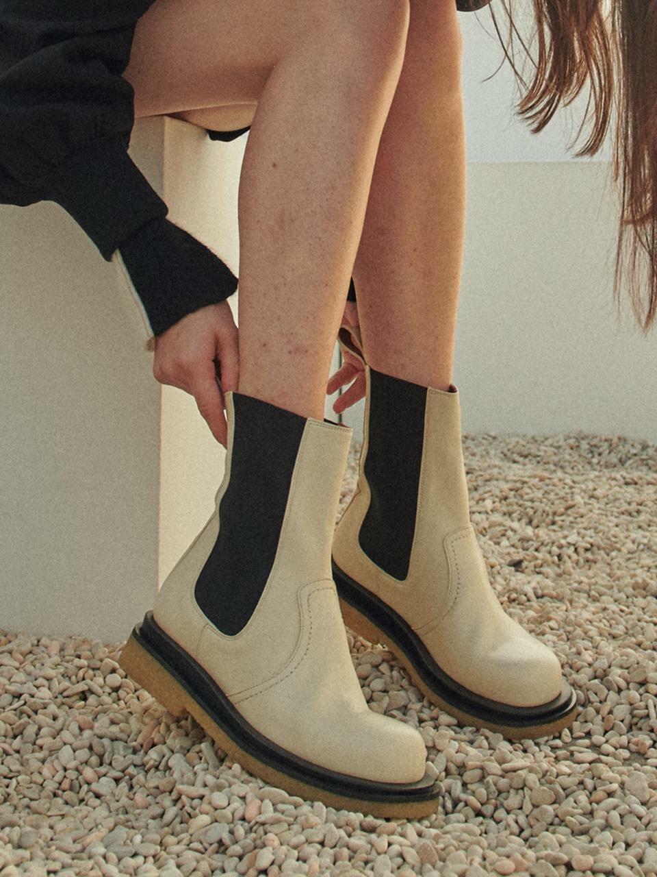 IS201156IV Bold Chelsea Boots IVORY - HAGO(하고)