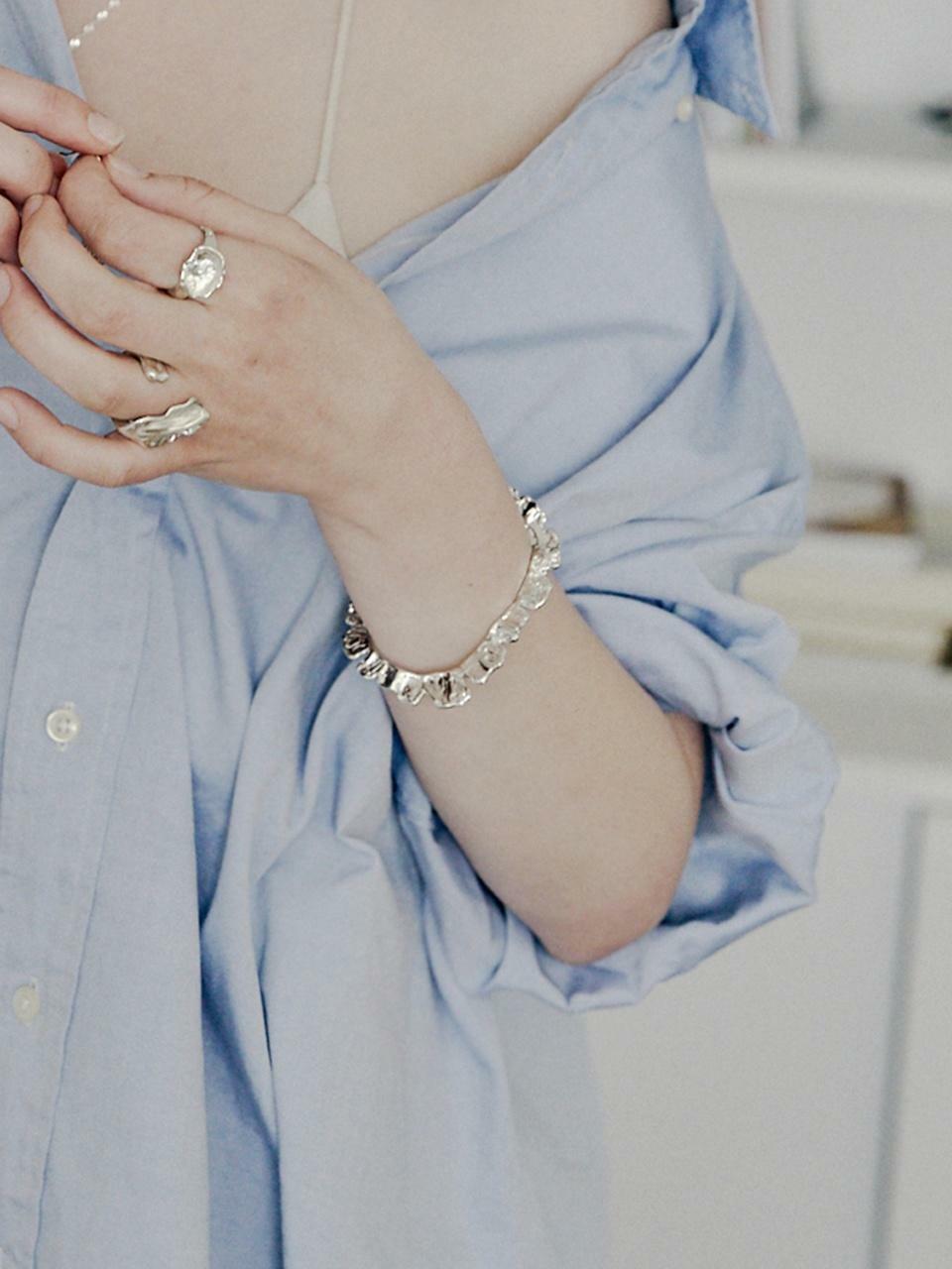 Silver Plat Flower Bangle - HAGO(하고)