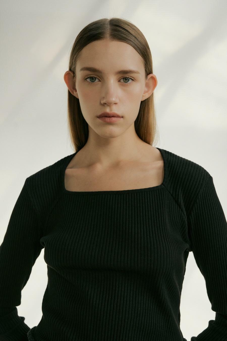 SQUARE NECK TEE_BLACK_G134BK - HAGO(하고)