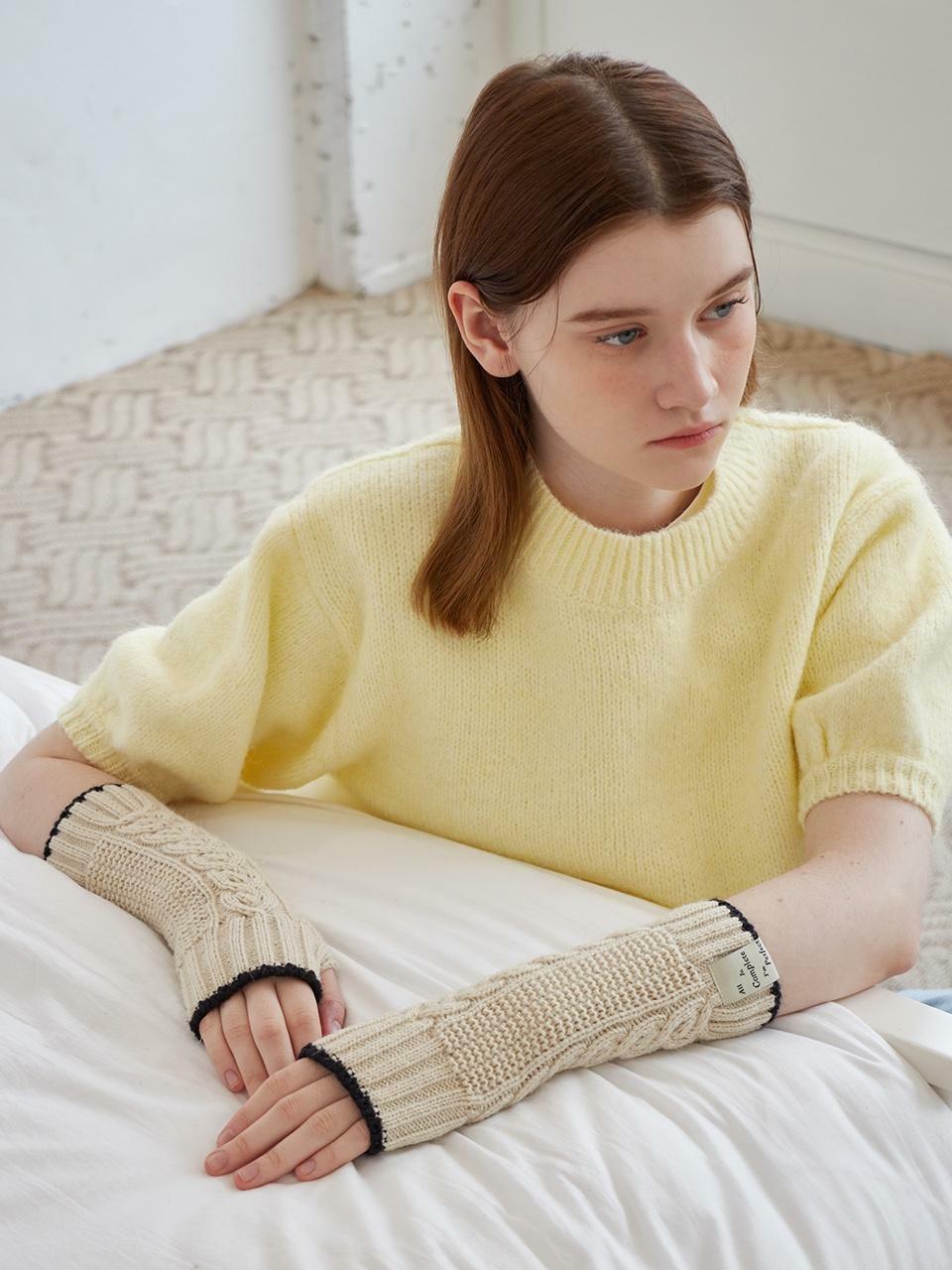Triple Cable Knit HandWarmer (Ivory) - HAGO(하고)