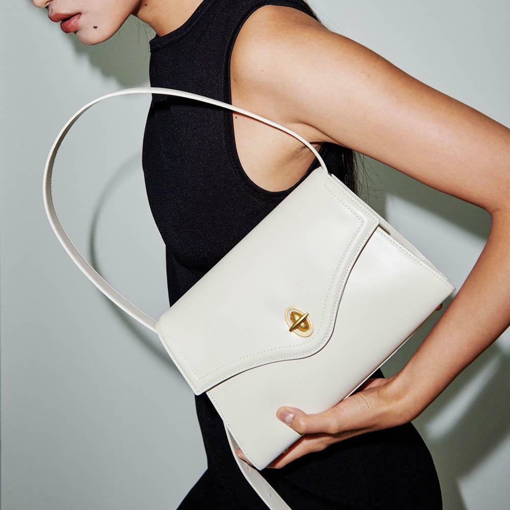 Ellipse lock shoulder_Cream - 하고(HAGO)