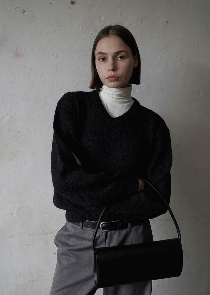 Alpaca V-Neck Sweater Black - HAGO(하고)