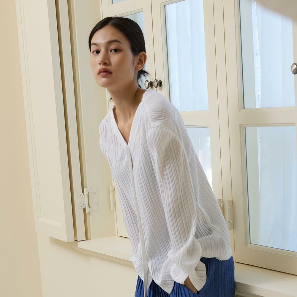 [WOMEN] 22FW V-CUTTING PLISSE CARDIGAN (WHITE) - HAGO(하고)