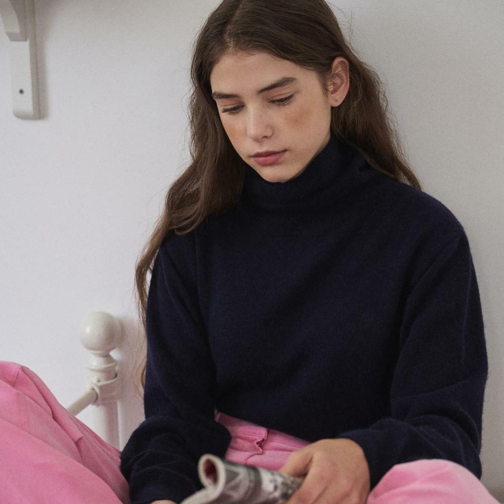 BASIC TURTLENECK KNIT_NAVY - HAGO(하고)