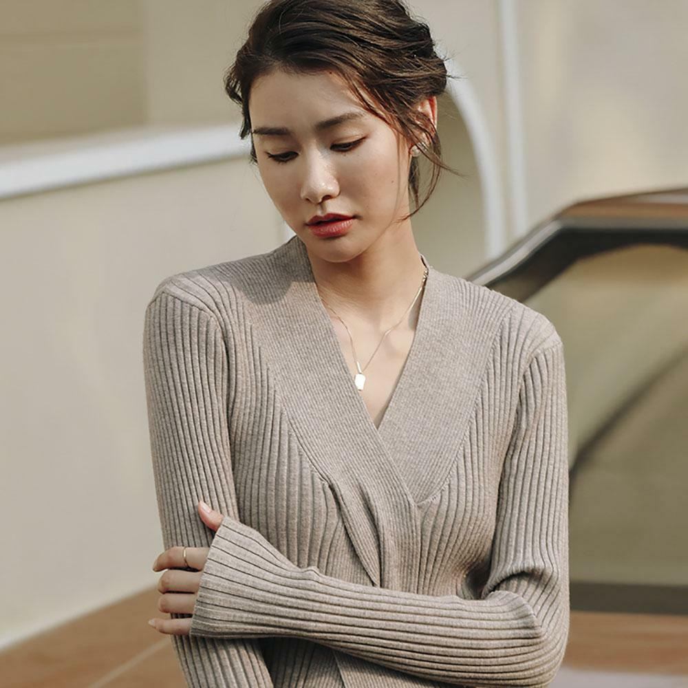 LS_V-neck slim crossover knit_BEIGE - HAGO(하고)