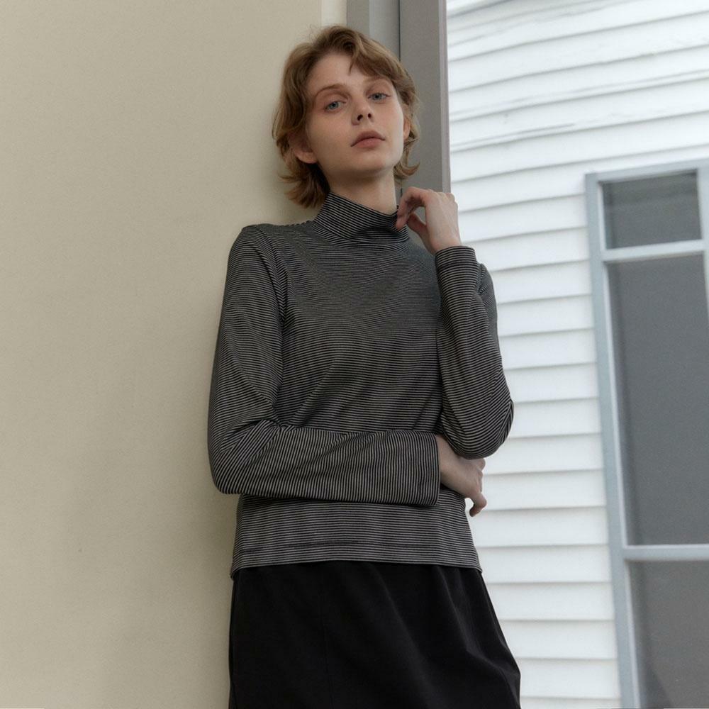 Slim Stripe Turtleneck Top (Black) - 하고(HAGO)