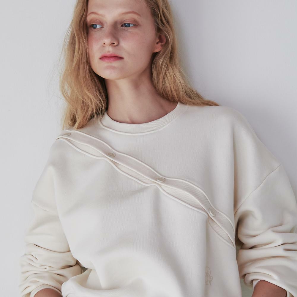 DIAGONAL BUTTON SWEATSHIRT IVORY - HAGO(하고)