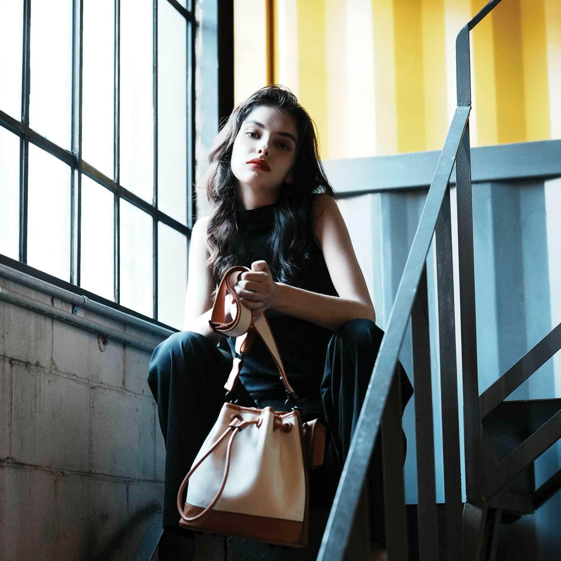 카쉬 버킷백 라지 카멜 KSBCL-CA - 하고