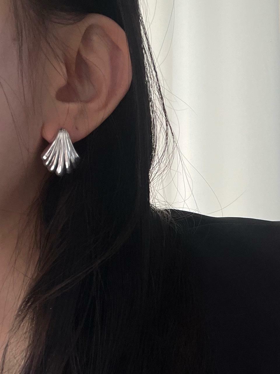 [92.5 silver] Sea shell earring (silver) - 하고(HAGO)