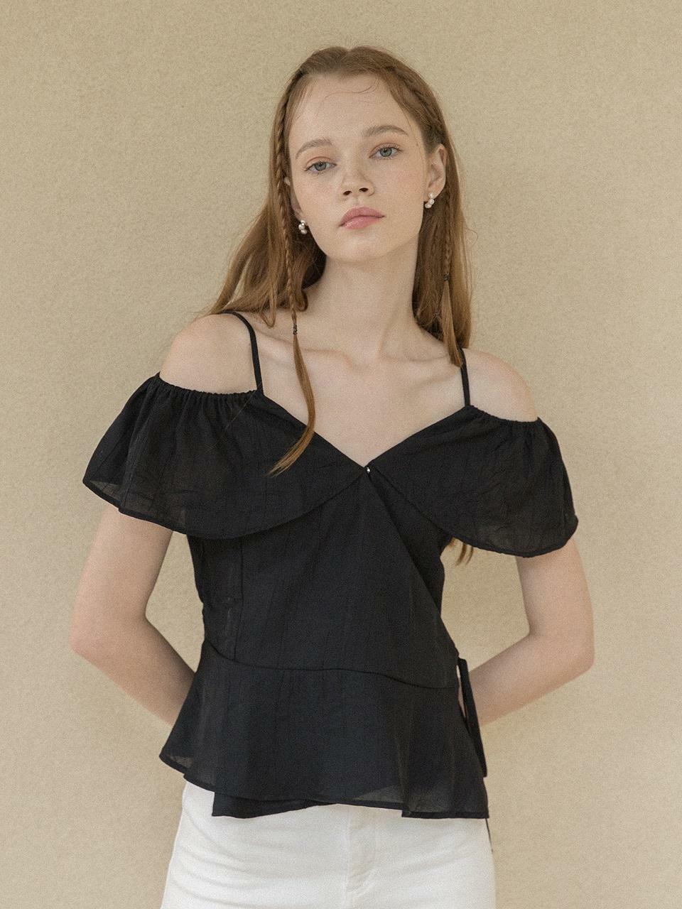 OFF SHOULDER WRAP BLOUSE BLACK - 하고(HAGO)