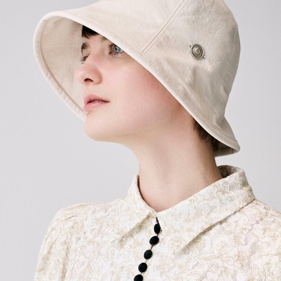 LYDIA white - 하고