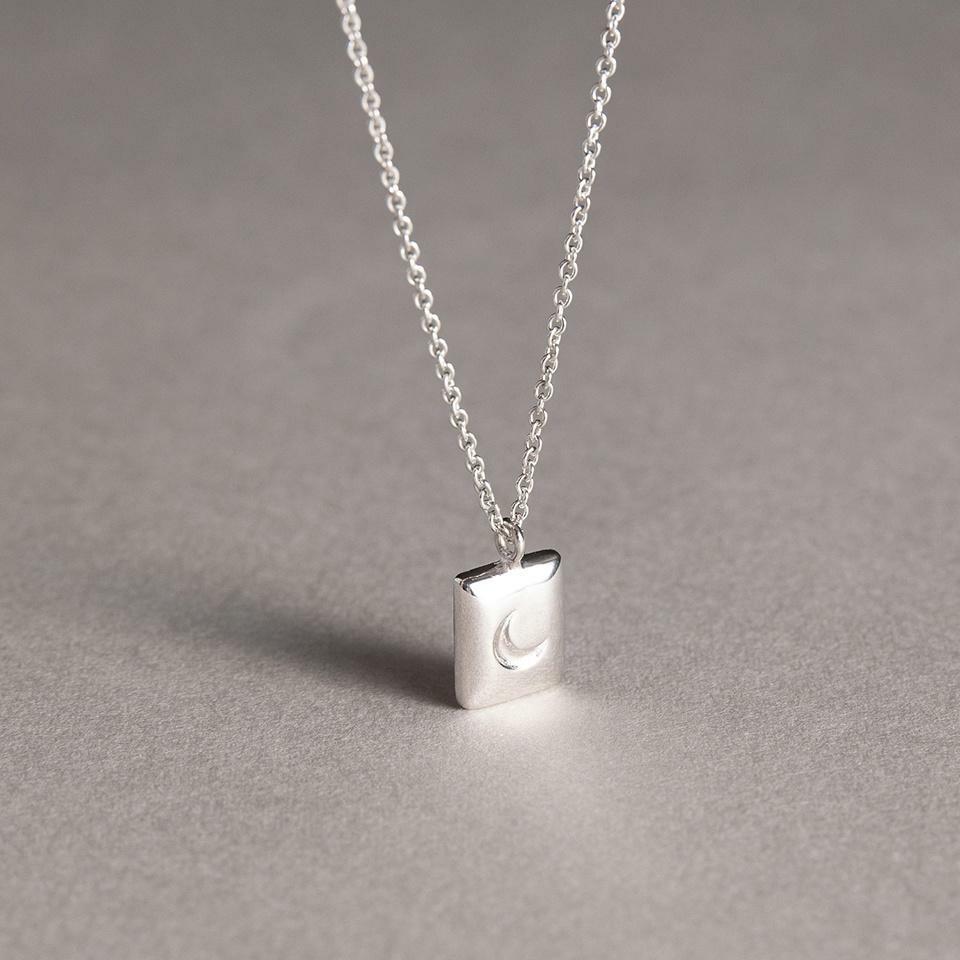 Mini Moon Bite Necklace - 하고(HAGO)