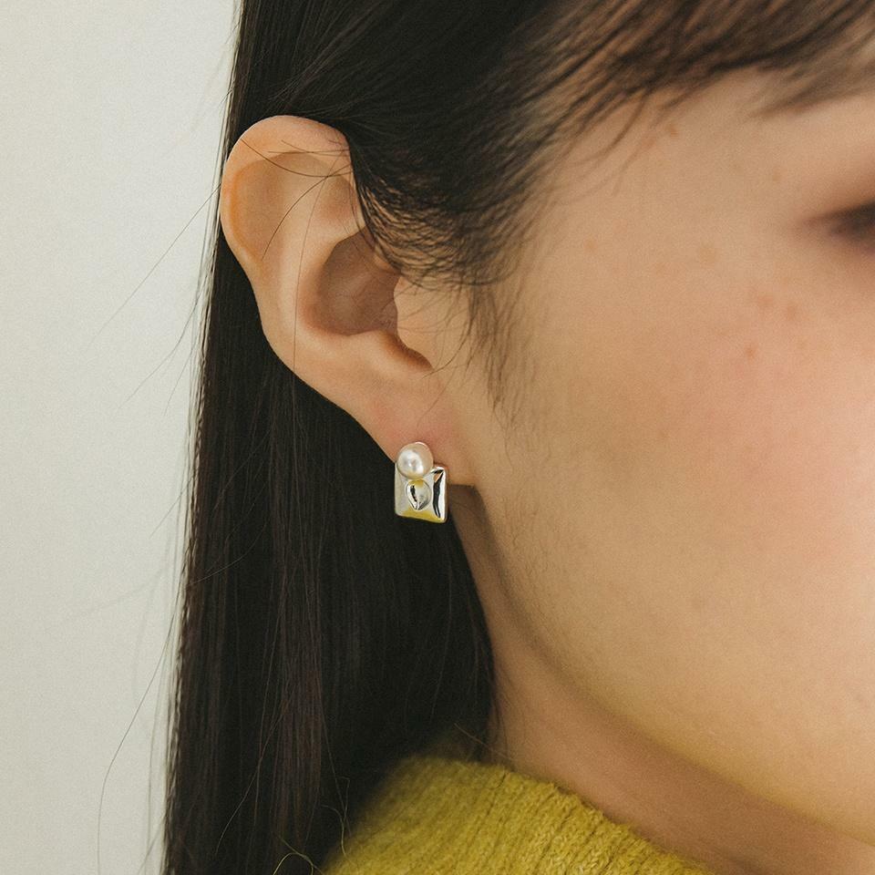 Mini Pearl and Mango Earrings - HAGO(하고)