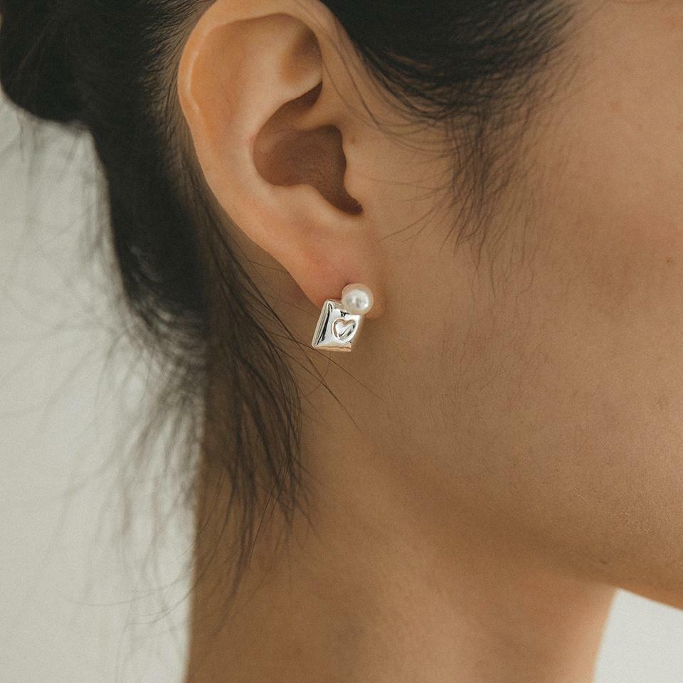 Mini Pearl and Heart Earrings - HAGO(하고)