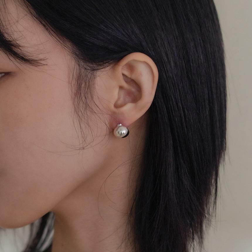 Moon jar earring - HAGO(하고)