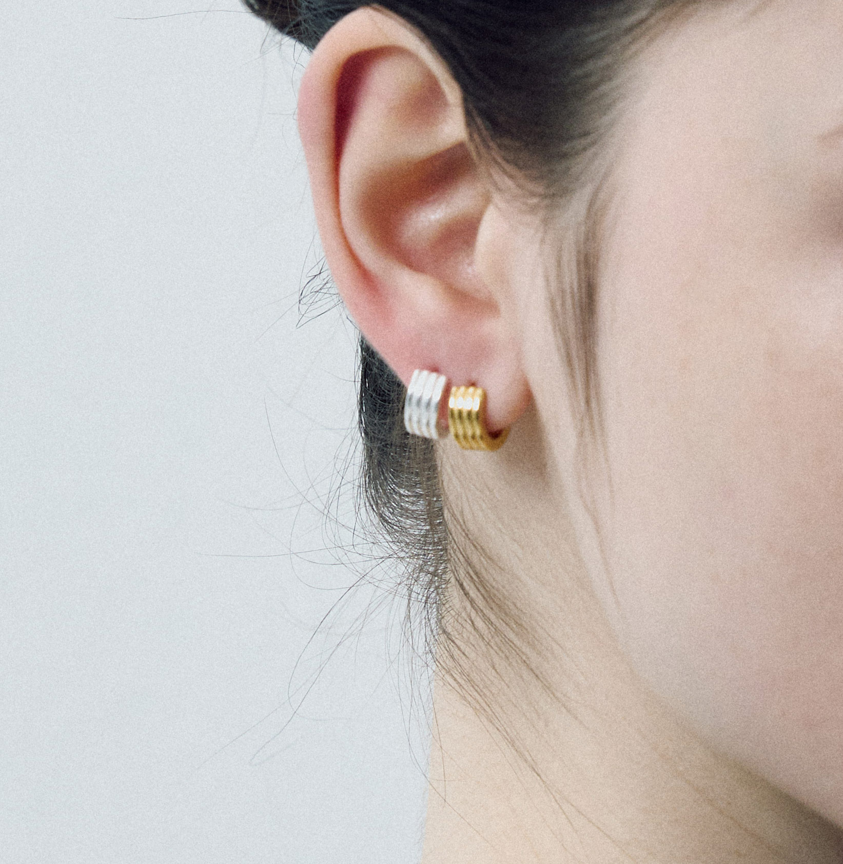 Mini moment earring - 하고(HAGO)