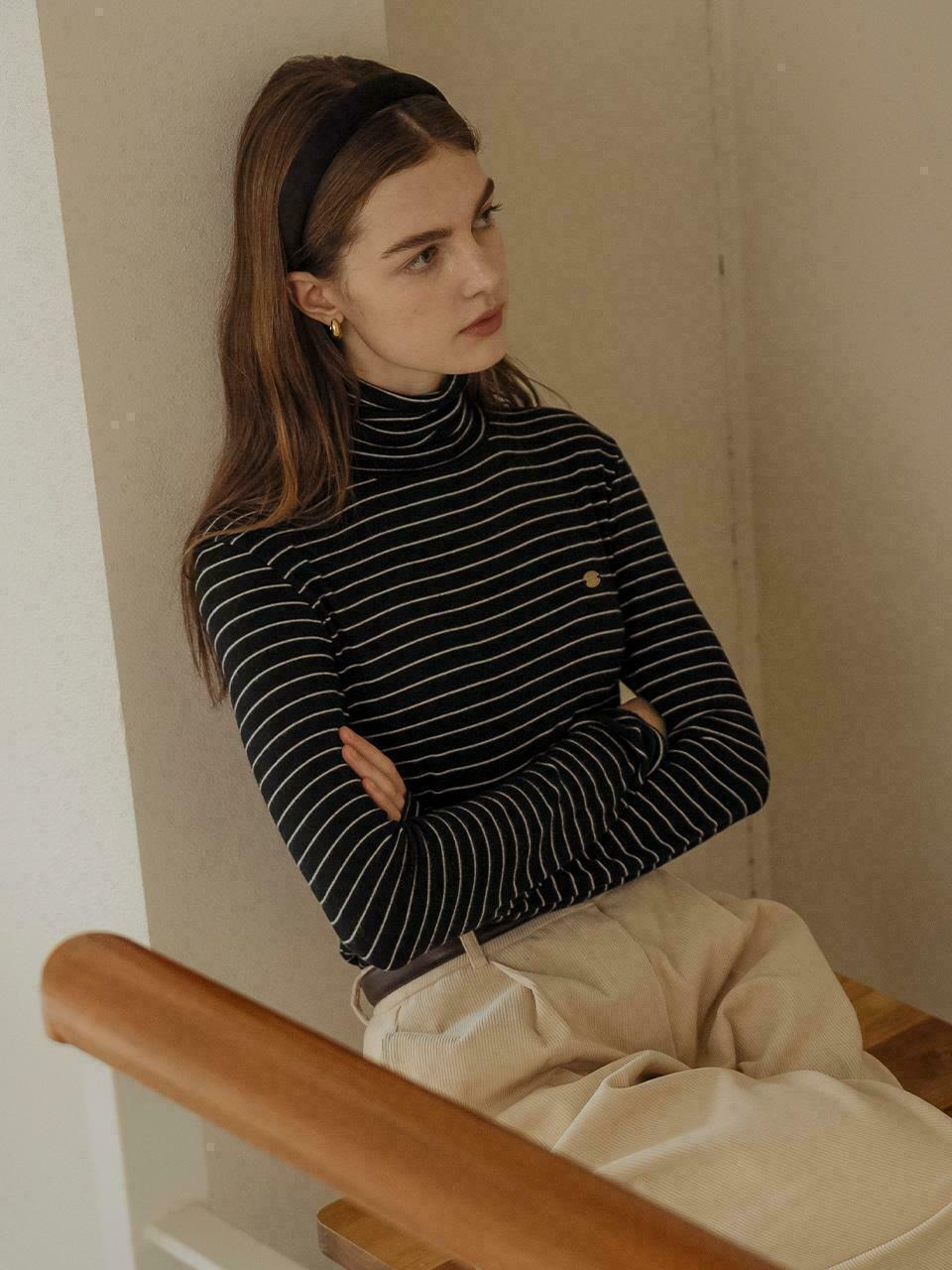 Stripe basic turtle neck_Black - 하고(HAGO)