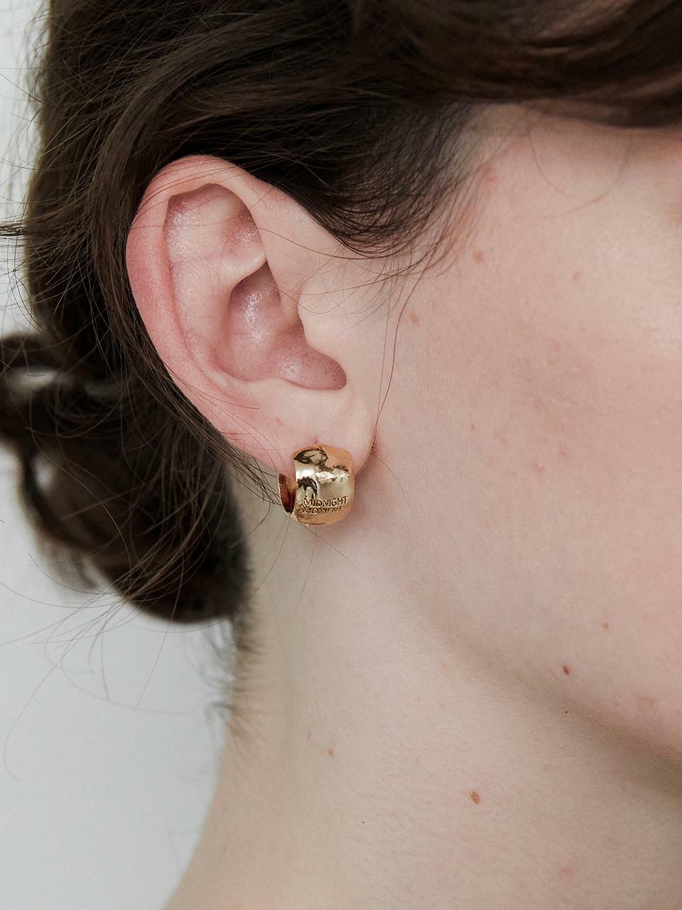 bumpy onetouch earring - gold - 하고(HAGO)