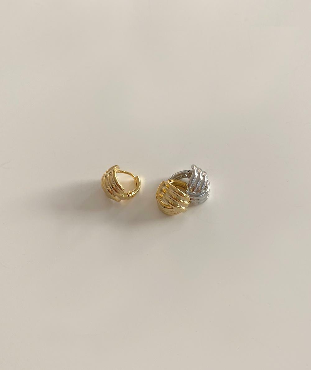장희령,장다아,김지은 착용 Mini Shell Earring - HAGO(하고)