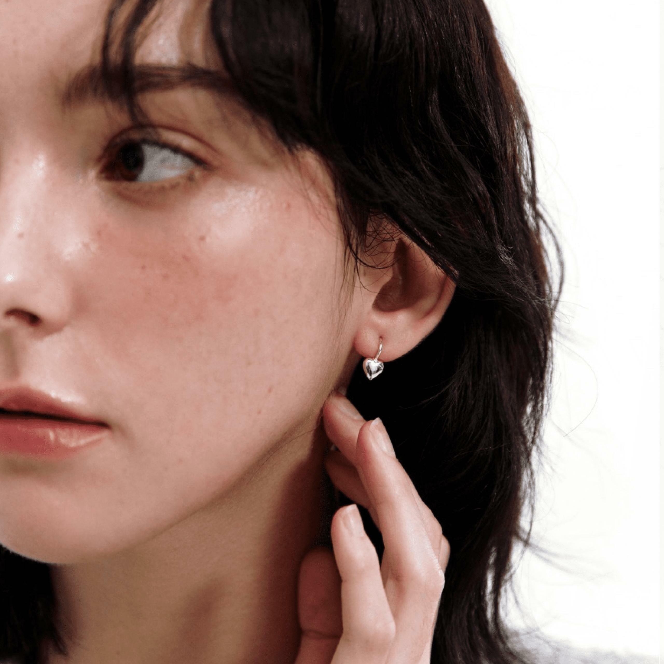 Love mini one-touch earrings (silver) - 하고(HAGO)