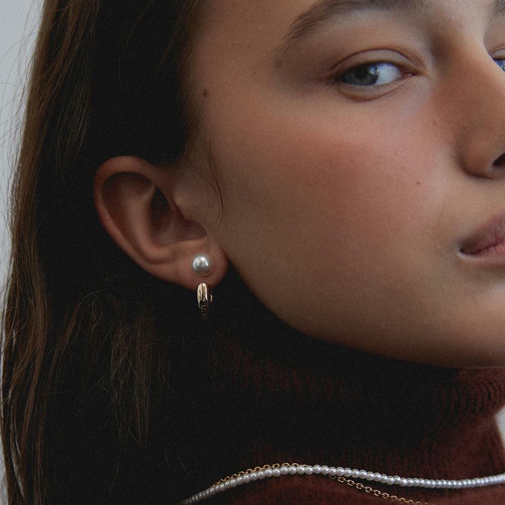 curve pearl earring - 하고(HAGO)
