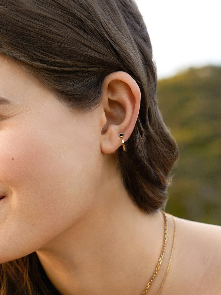 [온앤오프 승준 착용] 블랙 오닉스 925 실버 후프 링 귀걸이 E053-04G - 하고(HAGO)