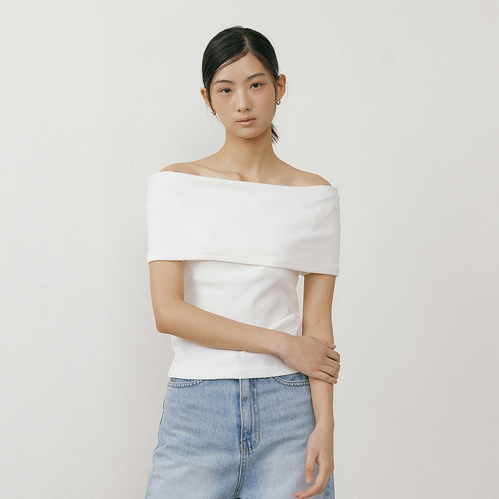 Overlap Off Shoulder Sleeve (white) - 하고(HAGO)