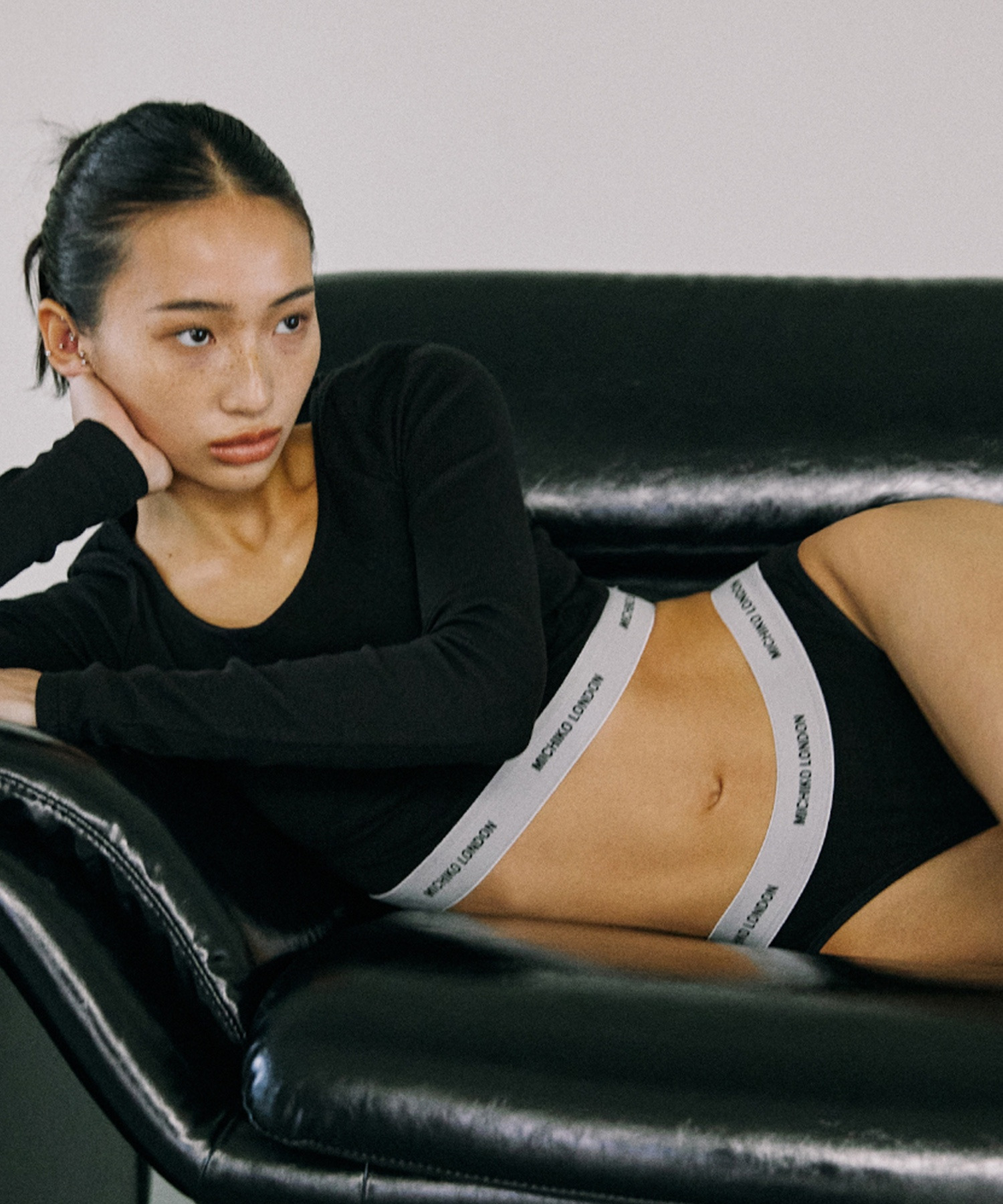 BASIC LOGO TRIANGEL BRIEFS BLACK - 하고(HAGO)