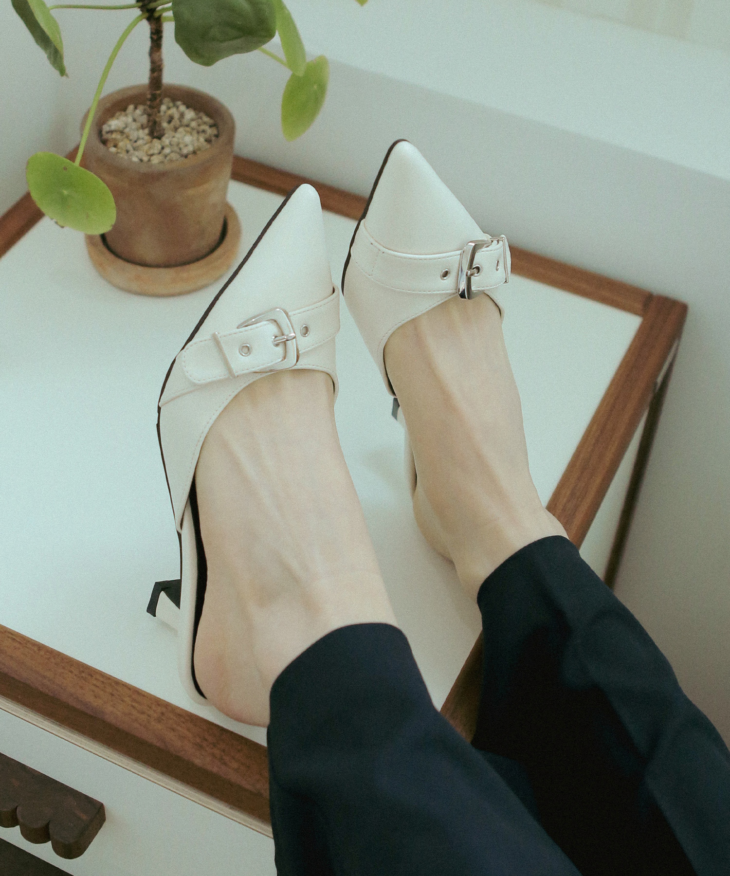 czo5912 Point toe belted mule _ 2colors - HAGO(하고)