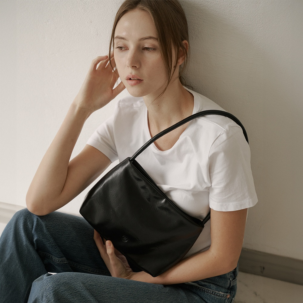 브리 숄더백 블랙 Brie shoulder bag Black - HAGO(하고)