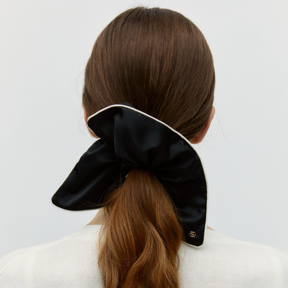 square satin scrunchie - black - 하고(HAGO)