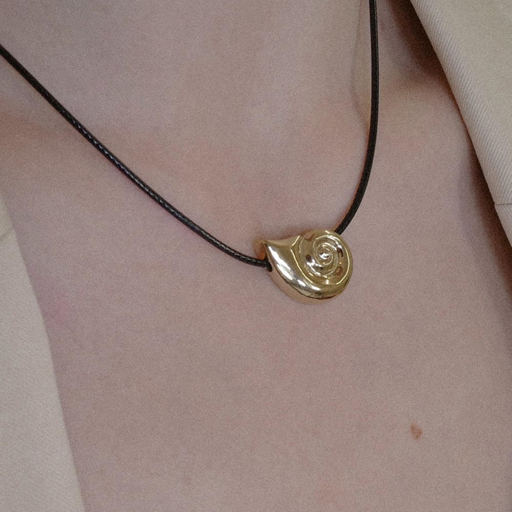 round shell necklace - HAGO(하고)