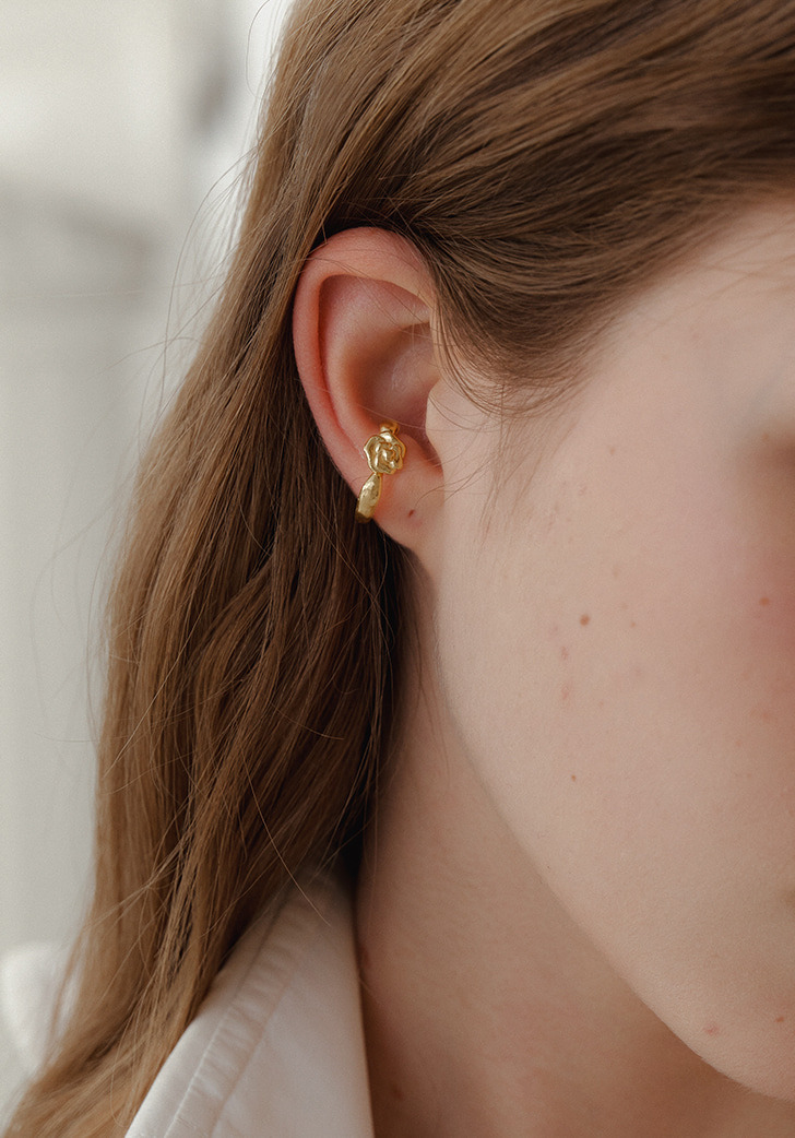 Deep Rose Petit Ear Cuff - Gold - 하고(HAGO)