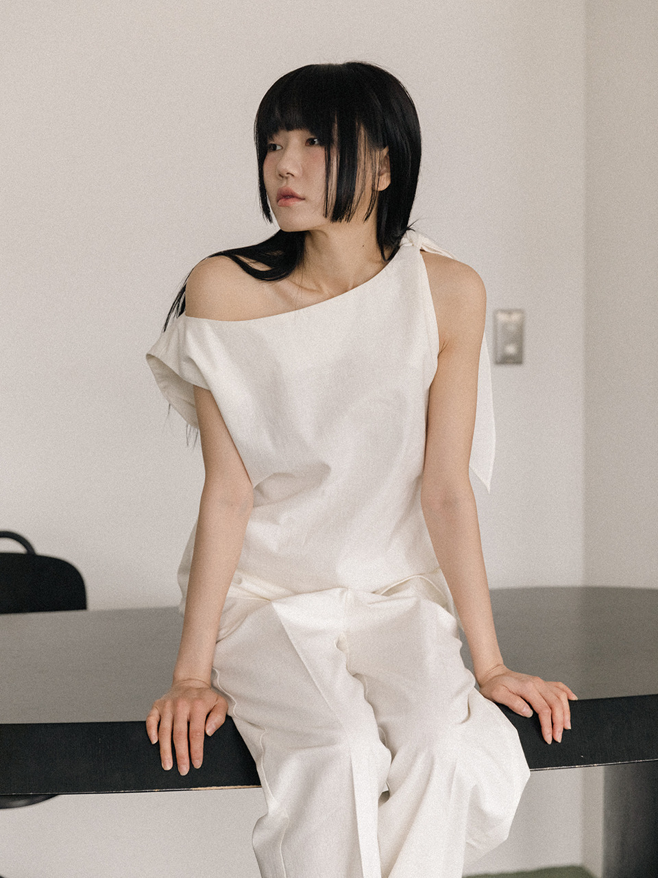 CHEIRE UNBAL TOP / WHITE - HAGO(하고)