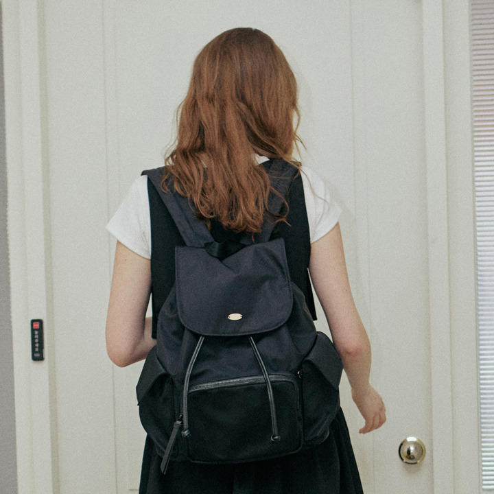 POCKET NYLON BACKPACK_BLACK - 하고(HAGO)