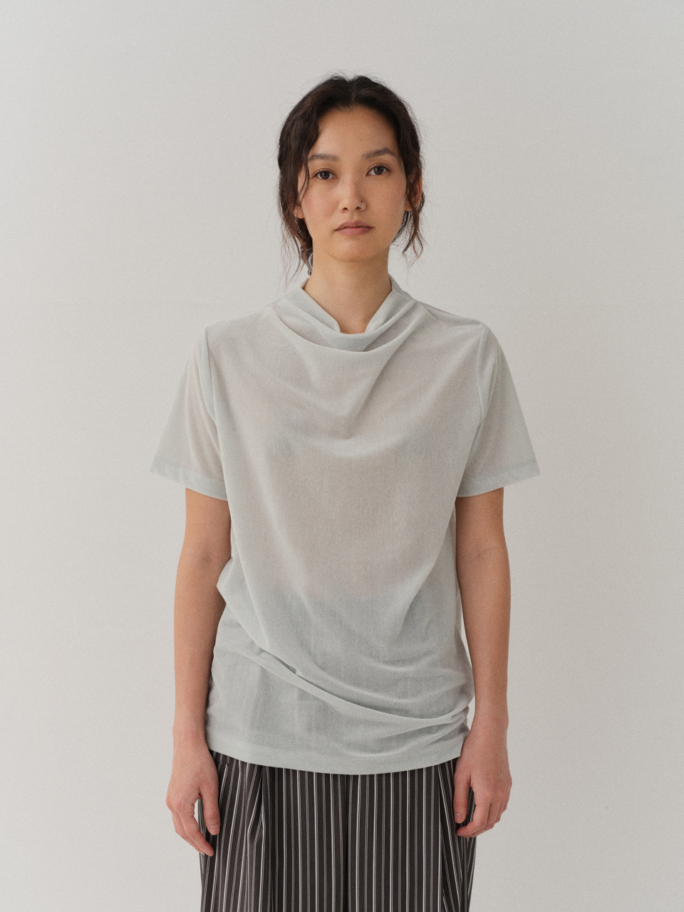 라이트 벨벳 드레이프 넥 탑 블라우스 타입 시스루 반폴라 이너 반팔티 (Pale Mint) - HAGO(하고)