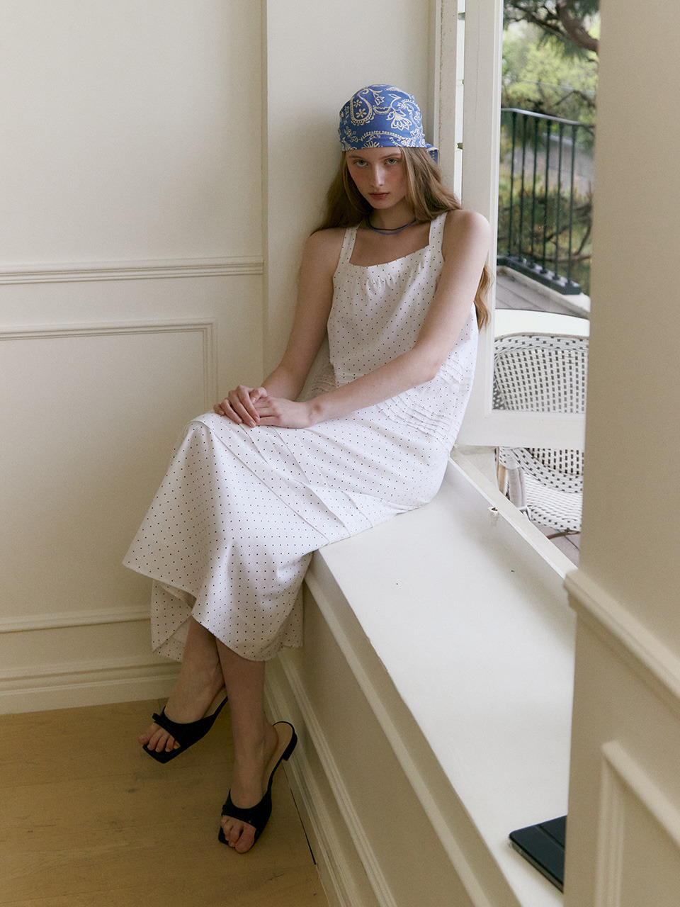 SQUARE-NECK BACK RIBBON DRESS (dot ivory) - 하고(HAGO)