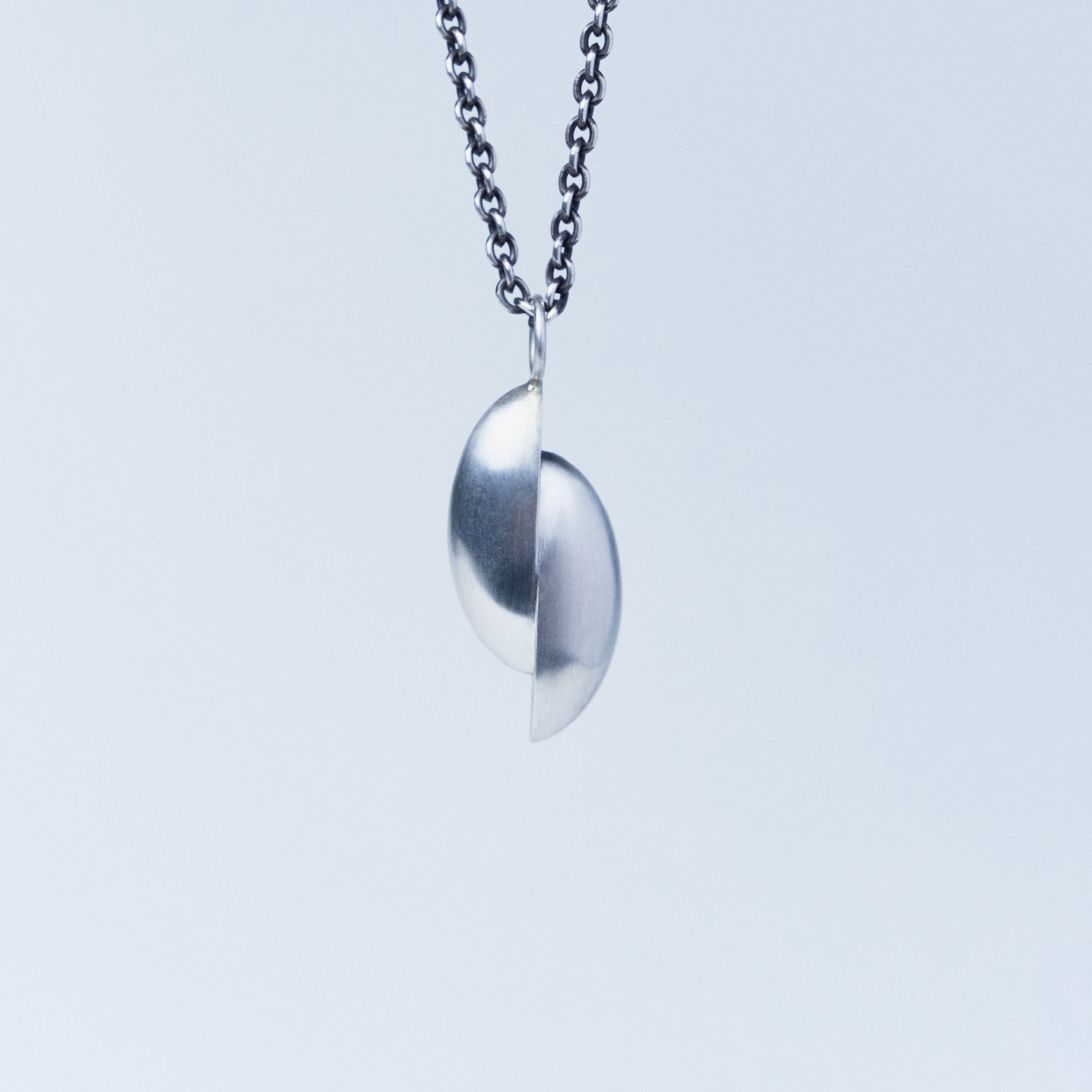 Void oval pendant - 하고