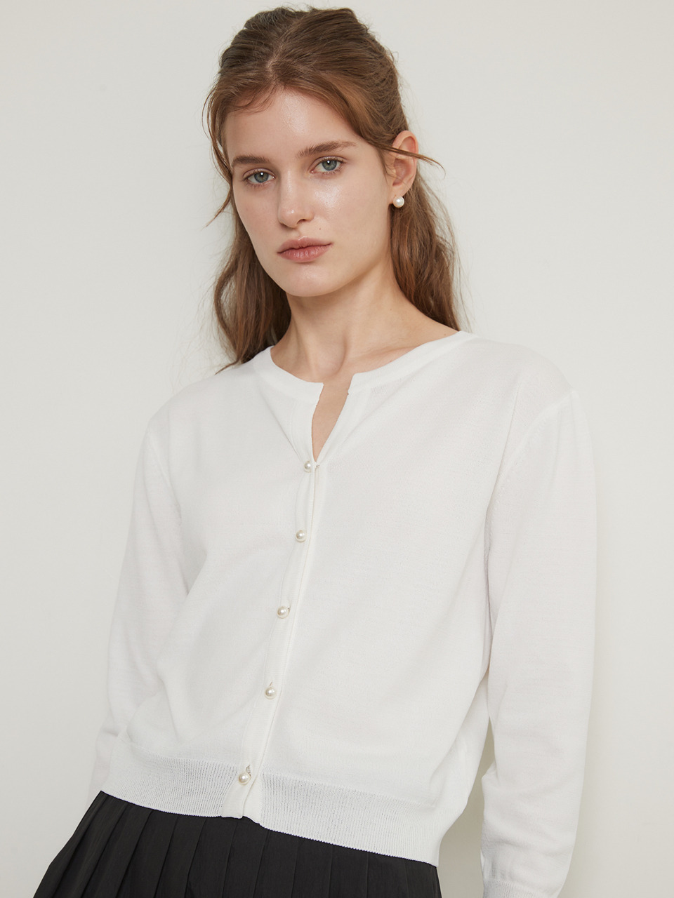 PEARL BUTTON CARDIGAN / WHITE - HAGO(하고)