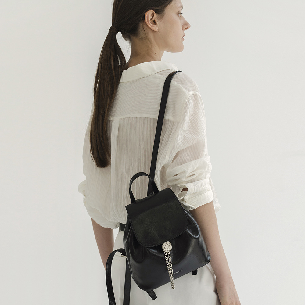 TIWI CHAIN DRAWSTRING leather backpack 2 color - 하고(HAGO)