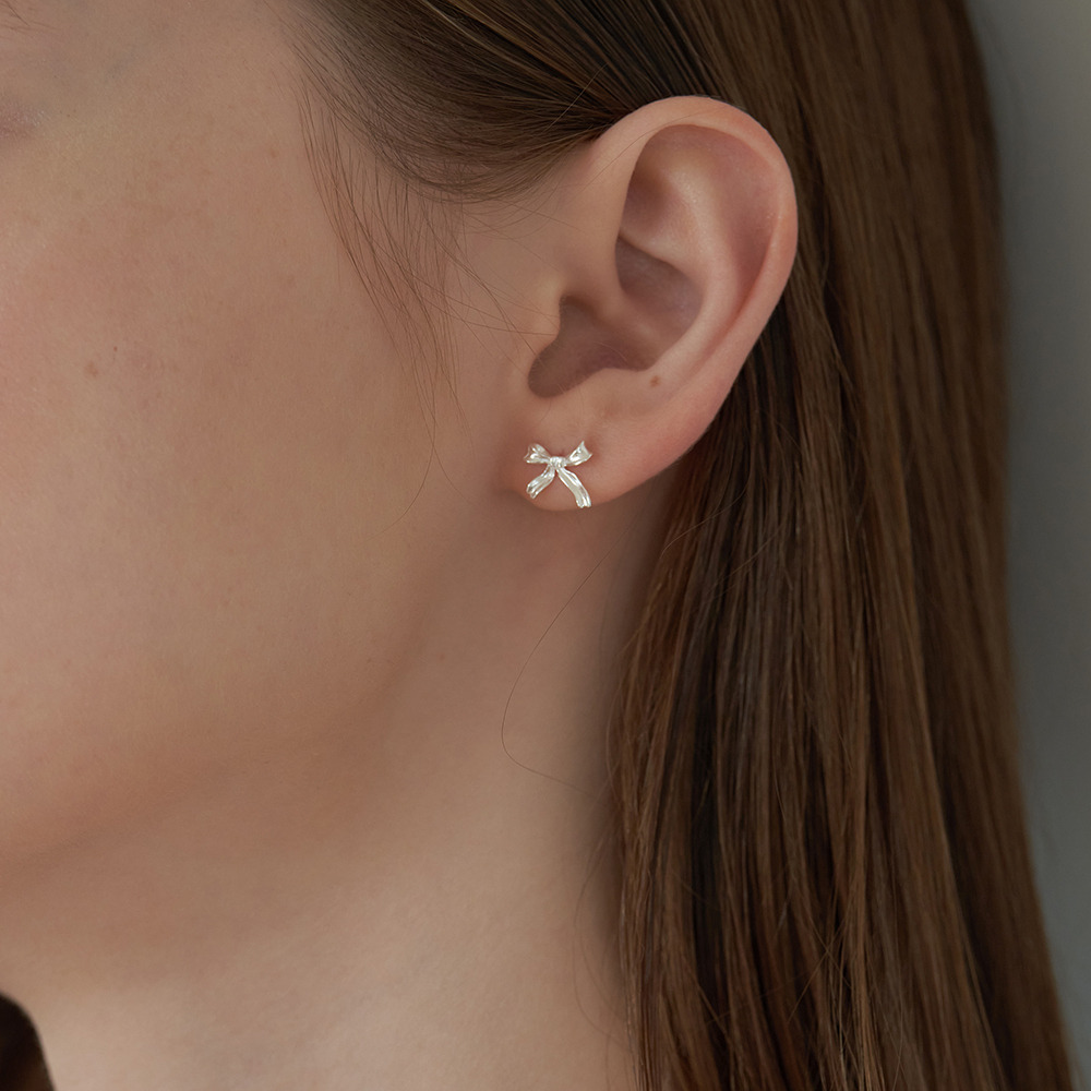 [925 SILVER] Simple Ribbon Earring - HAGO(하고)