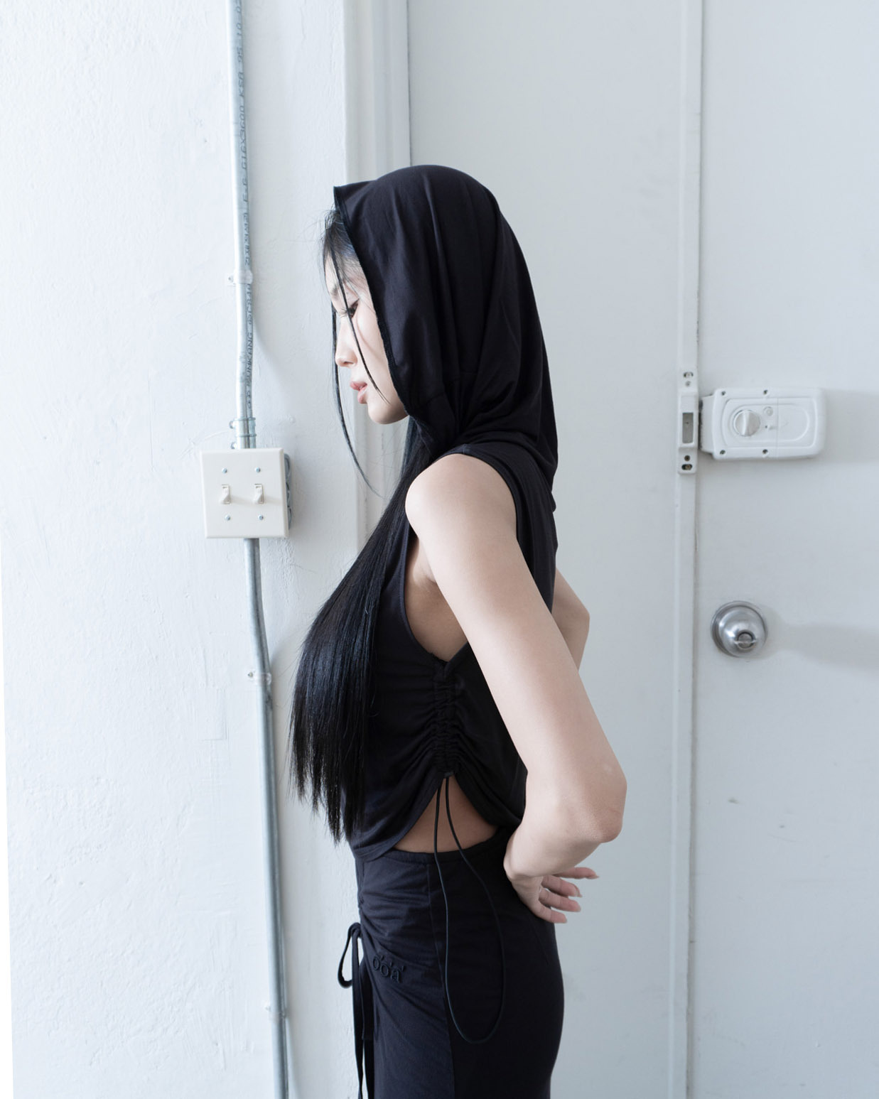 HOOD SLEEVELESS BLACK - HAGO(하고)